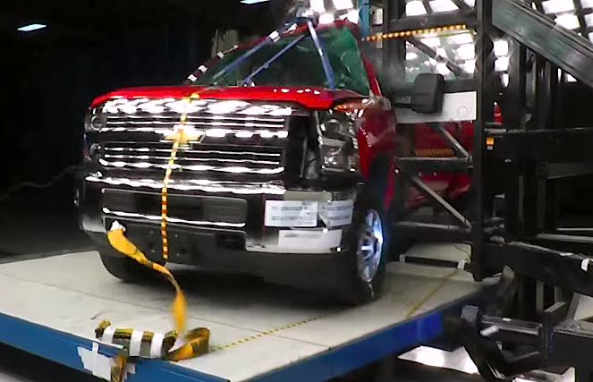 2015 Chevrolet Silverado 2500HD Double Cab crash test - ChevyTV